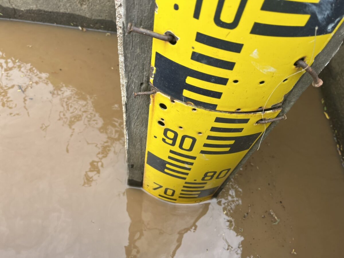 (มีคลิป) แจ้งเตือน ปชช.ท้ายน้ำแม่ยวม เฝ้าระวังระดับน้ำล้นตลิ่ง