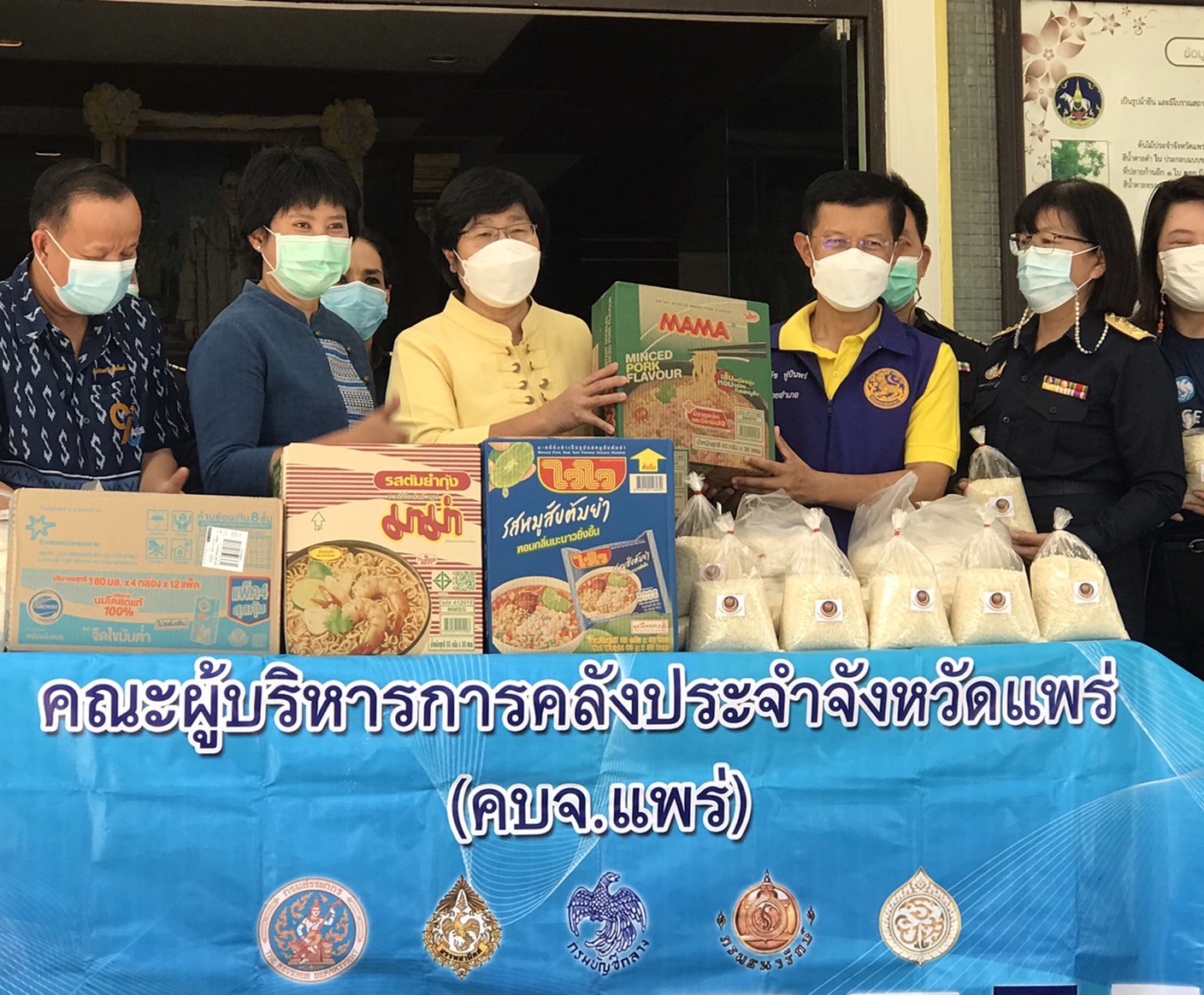 สูงเม่น รับมอบเครื่องอุปโภคบริโภคนำไปช่วยเหลือผู้ประสบอุทกภัย