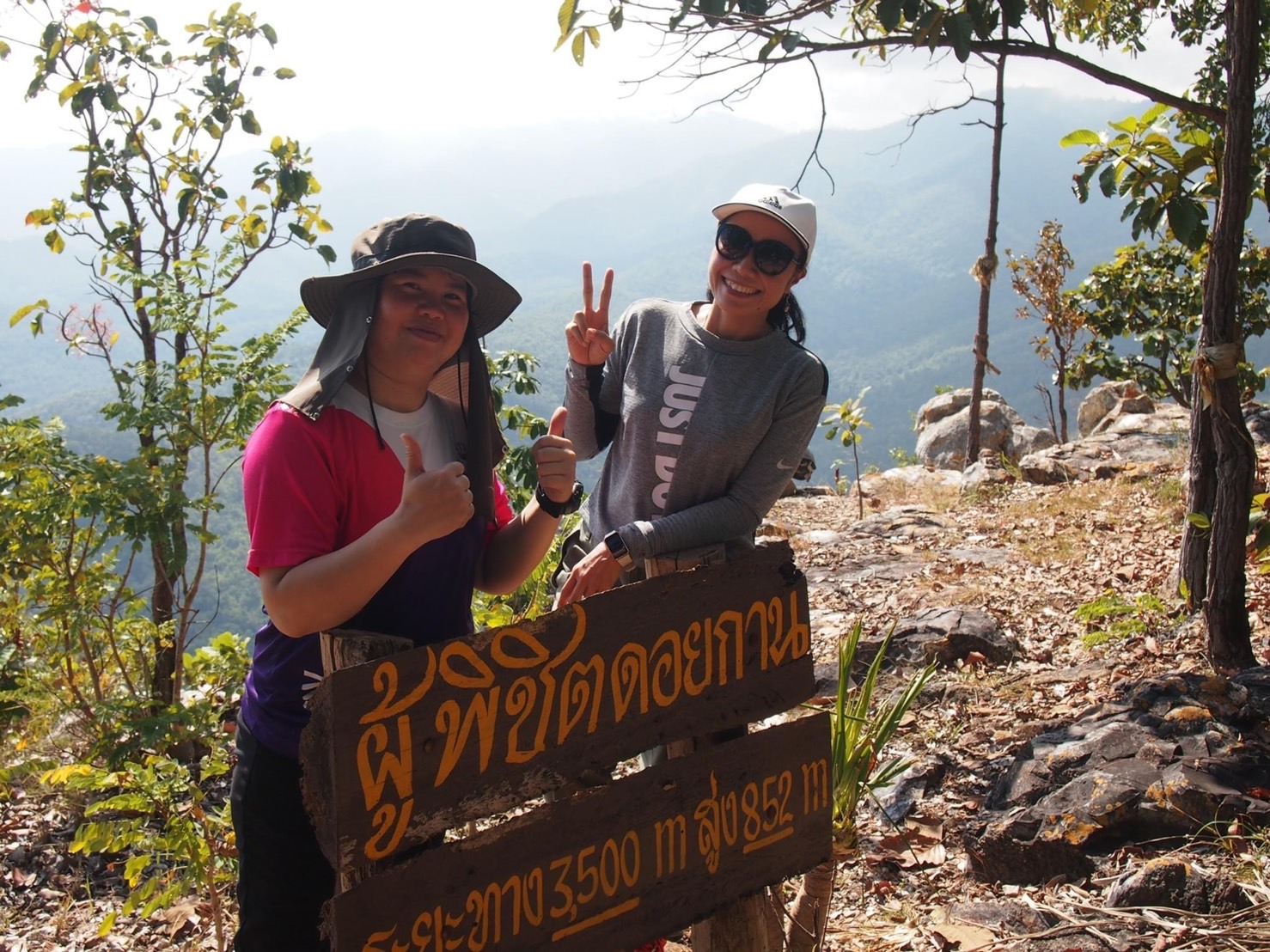 ผู้พิชิต!!นายอำเภอบ้านโฮ่งนำทีมเดินสำรวจบนดอยกาน - Chiang Mai News